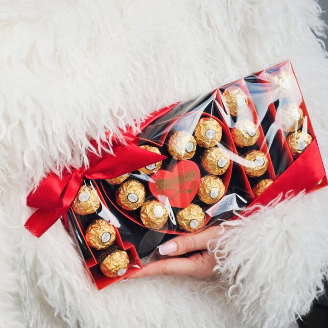 Fully Prepared Gift Box with Chocolates - Džy